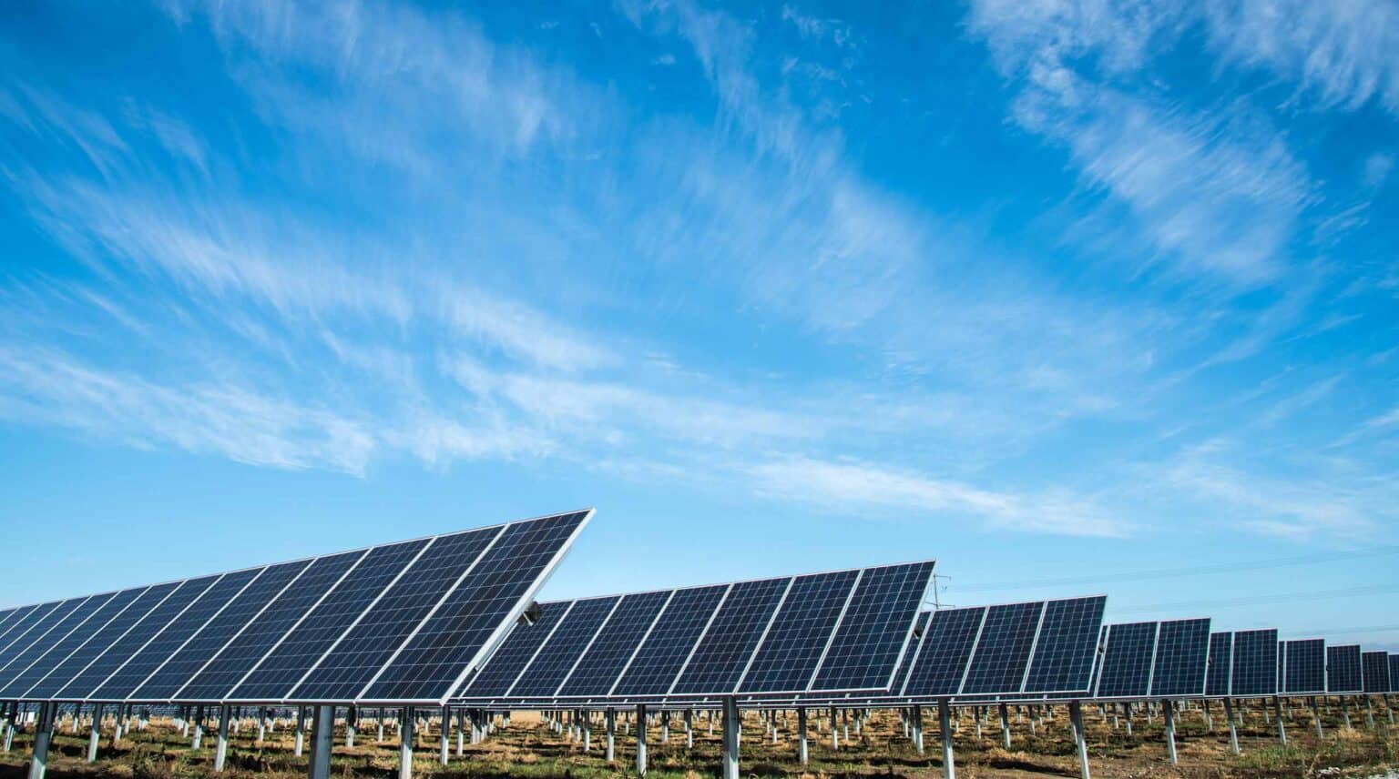 The Complete Guide to Solar Farm Decommissioning - The Solar Recycling ...